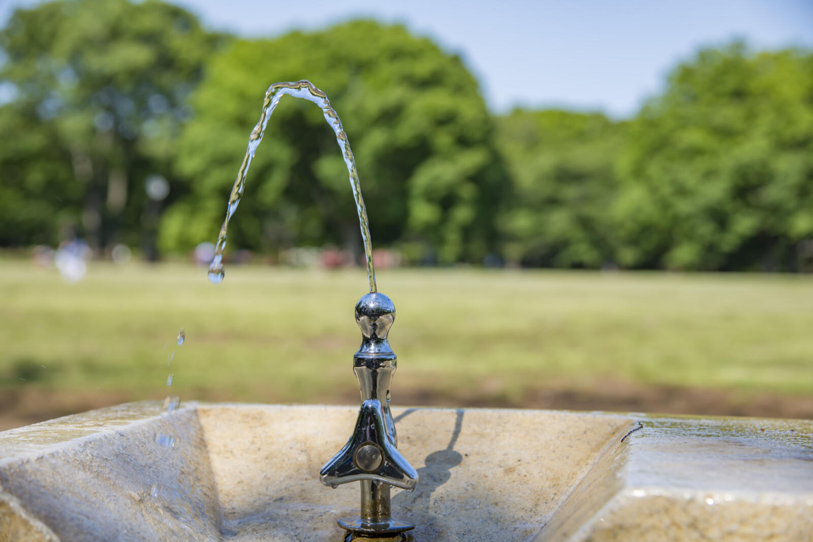 水道水が飲める国は世界に12ヵ国だけ!飲めない理由や注意点とは? 水とくらし お役立ちコラム ニホン・ドレン株式会社